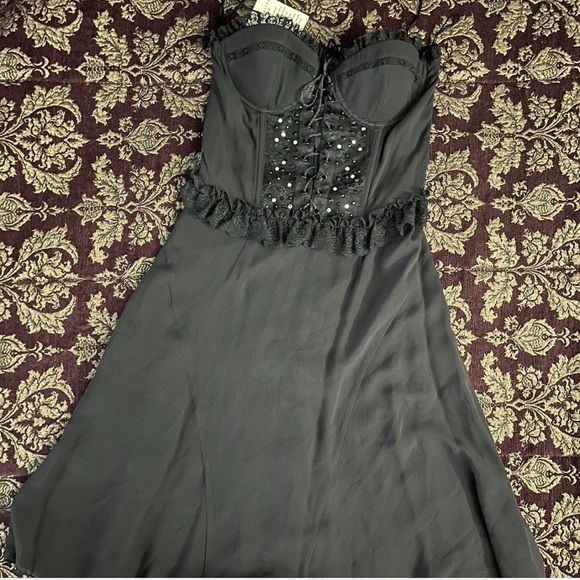 Moda | Dresses | Moda Black Ruched Embellished Midi Dress | Poshmark